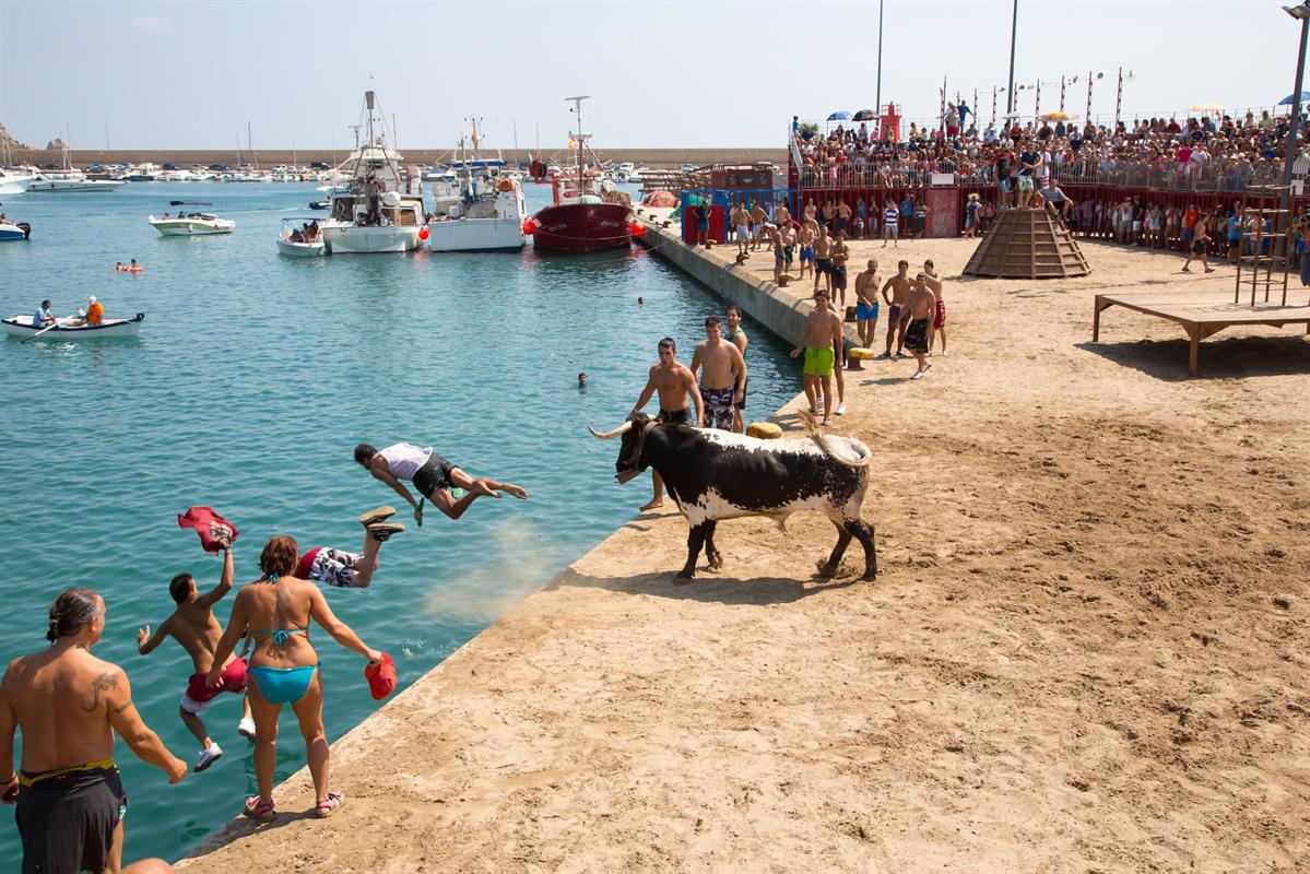 Bull-running, battles and bands: A guide to Javea’s fiestas