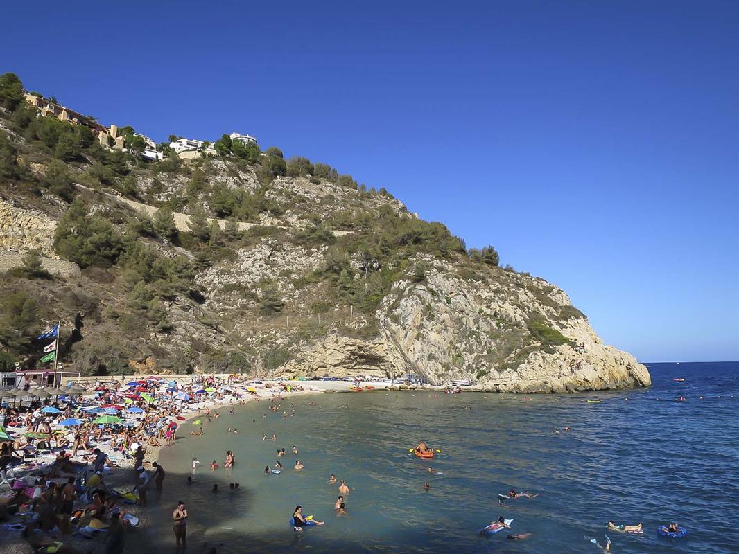 Playa La Granadella: 7 Redenen waarom je naar dit 'Beste Strand van ...