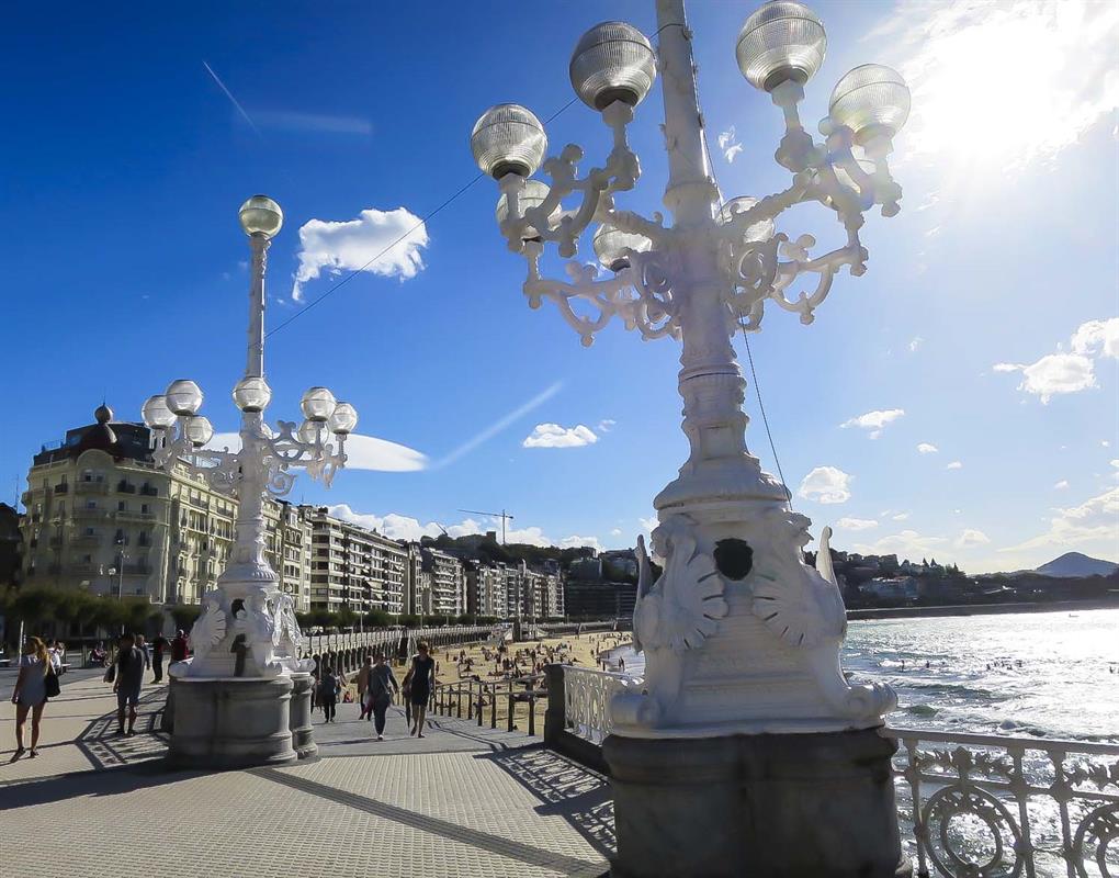 The beach of La Concha in San Sebastián: a beach you must see!