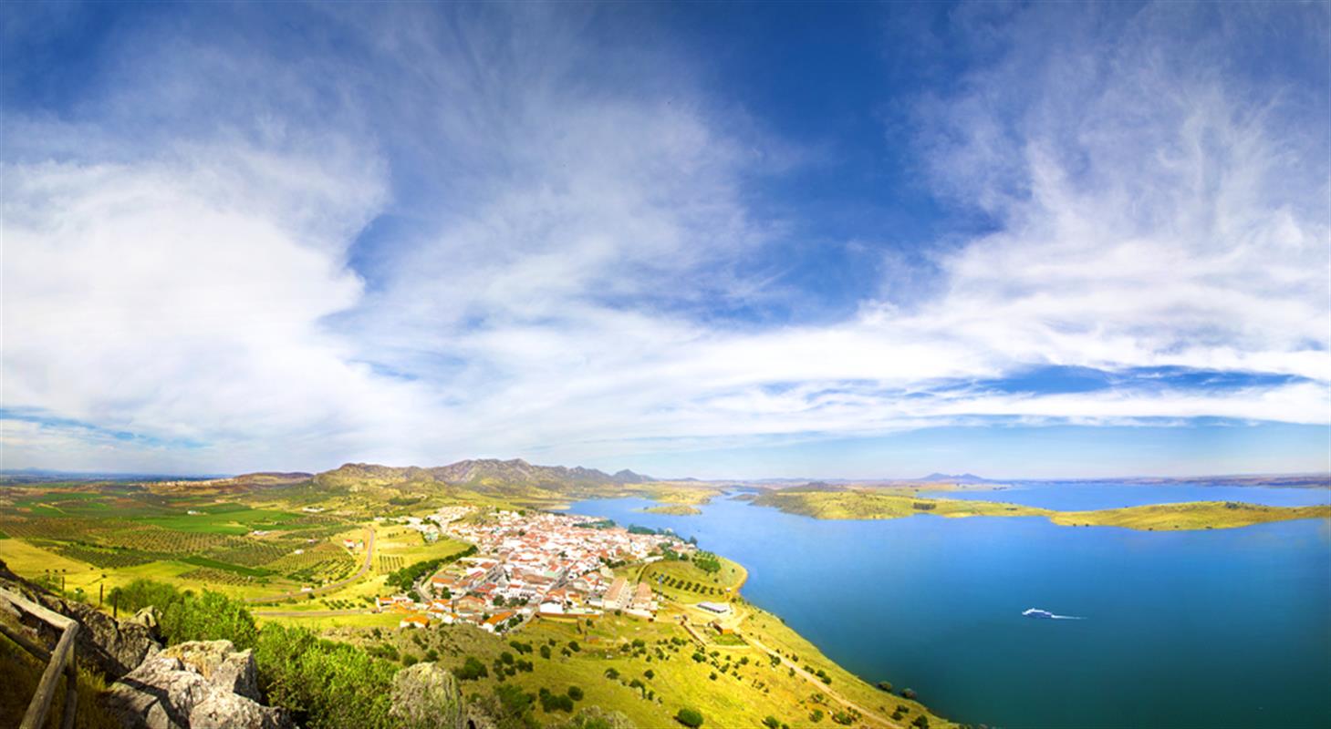 10 great lakes and reservoirs in Spain