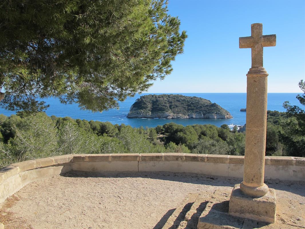 Enjoy Javea's impressive views of the mountains and the Med