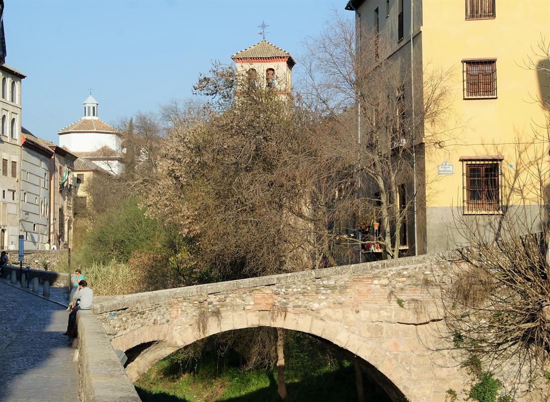 A city walk along the river Darro in Granada