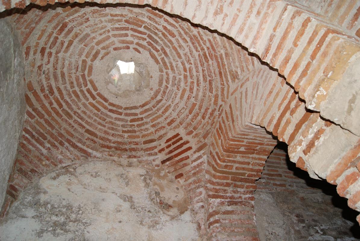 A city walk along the river Darro in Granada