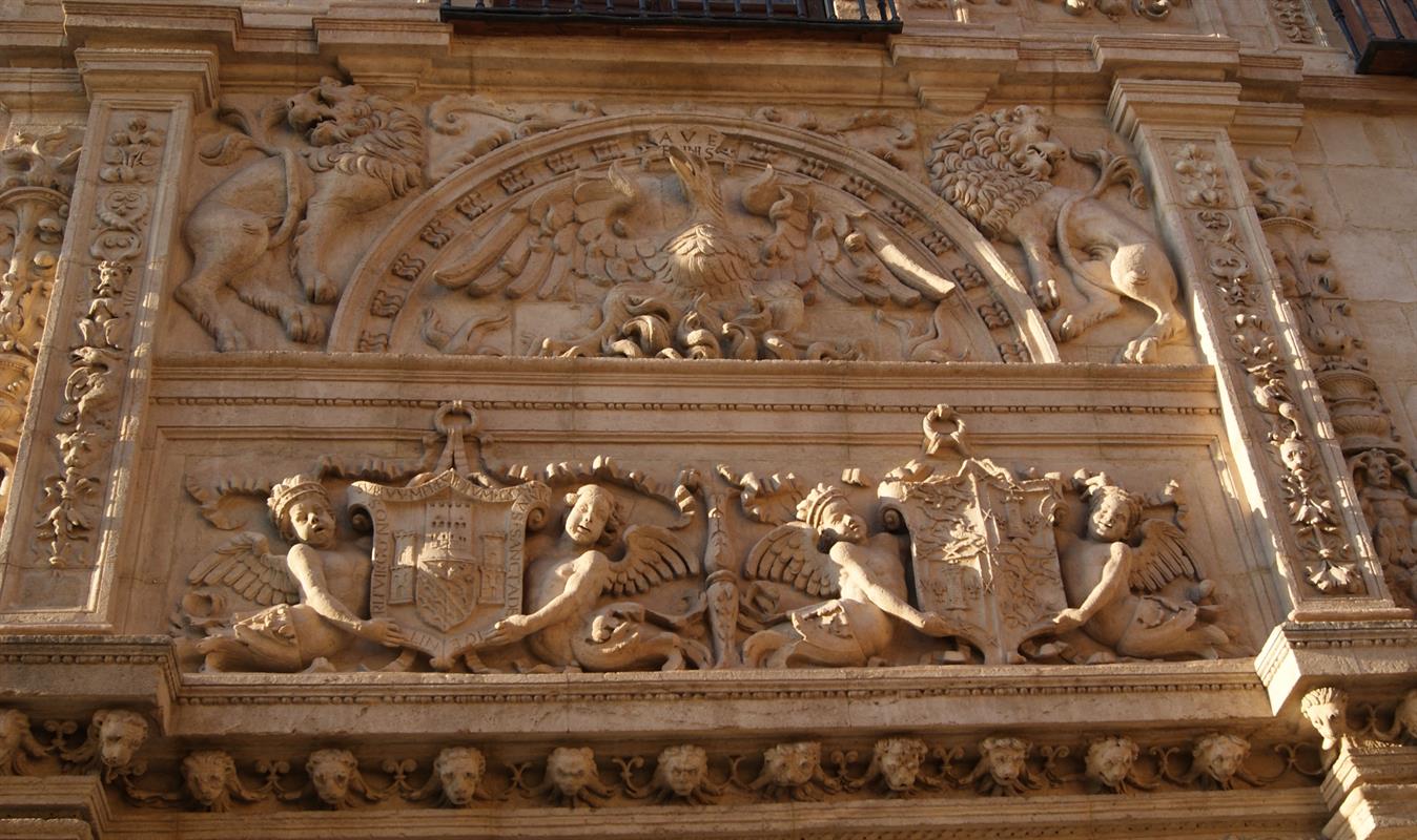 A city walk along the river Darro in Granada